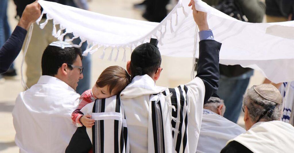 What are Jewish Strings? Different Types and Their Meanings