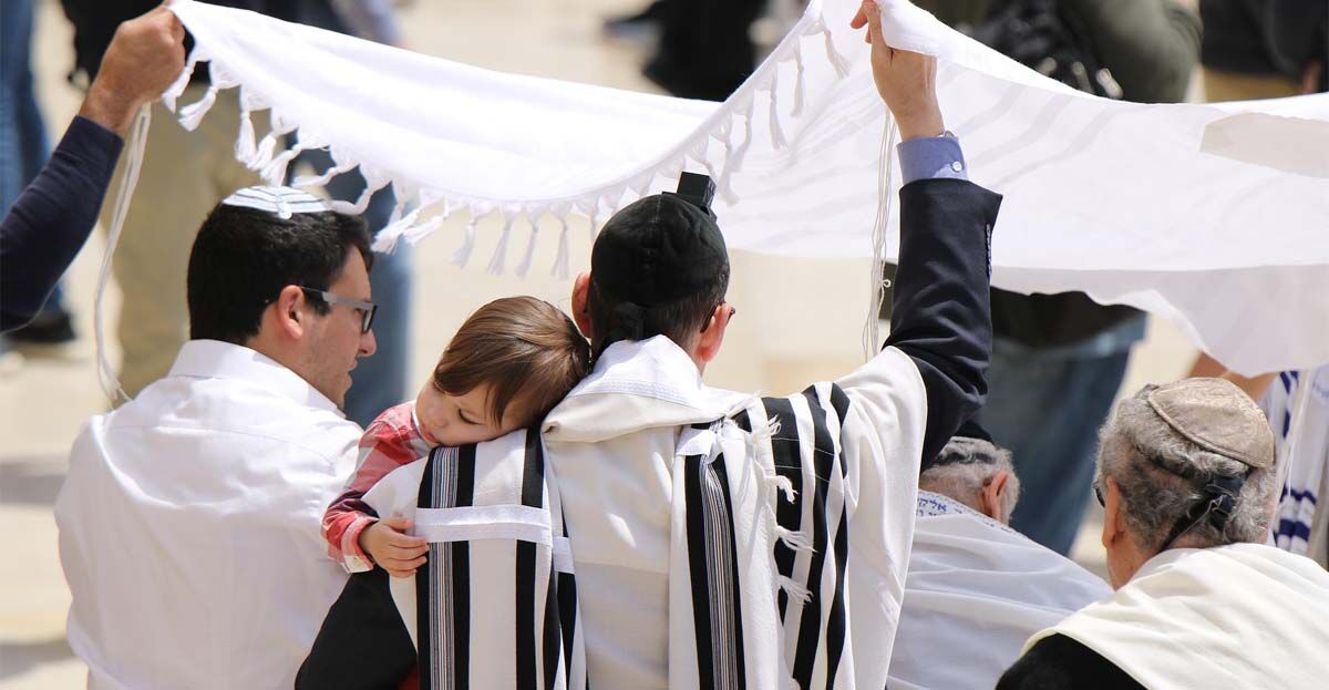 What are Jewish Strings? Different Types and Their Meanings